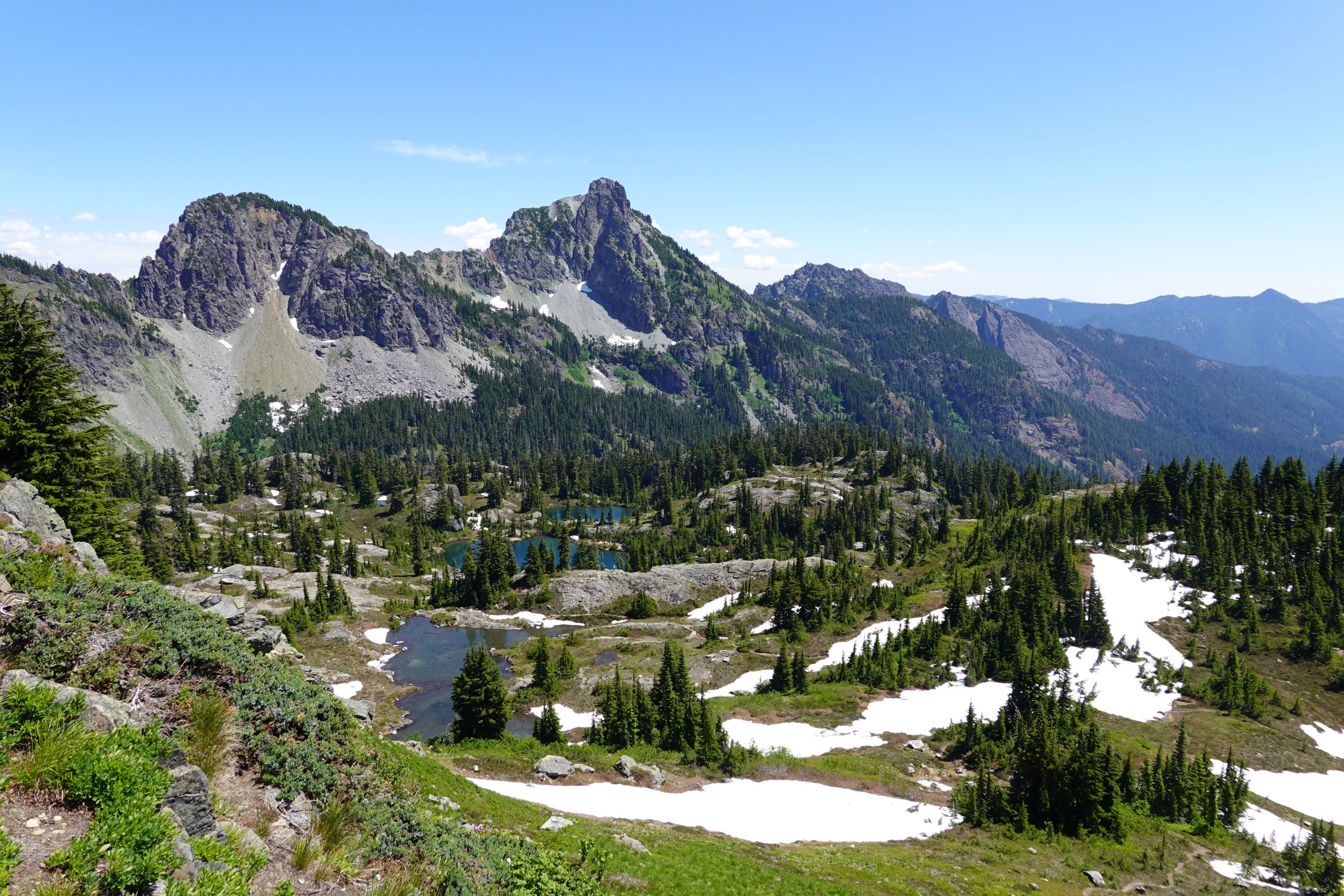 Rachel Lake, Rampart Ridge - Rampart Lakes, Alta Mountain — Washington ...