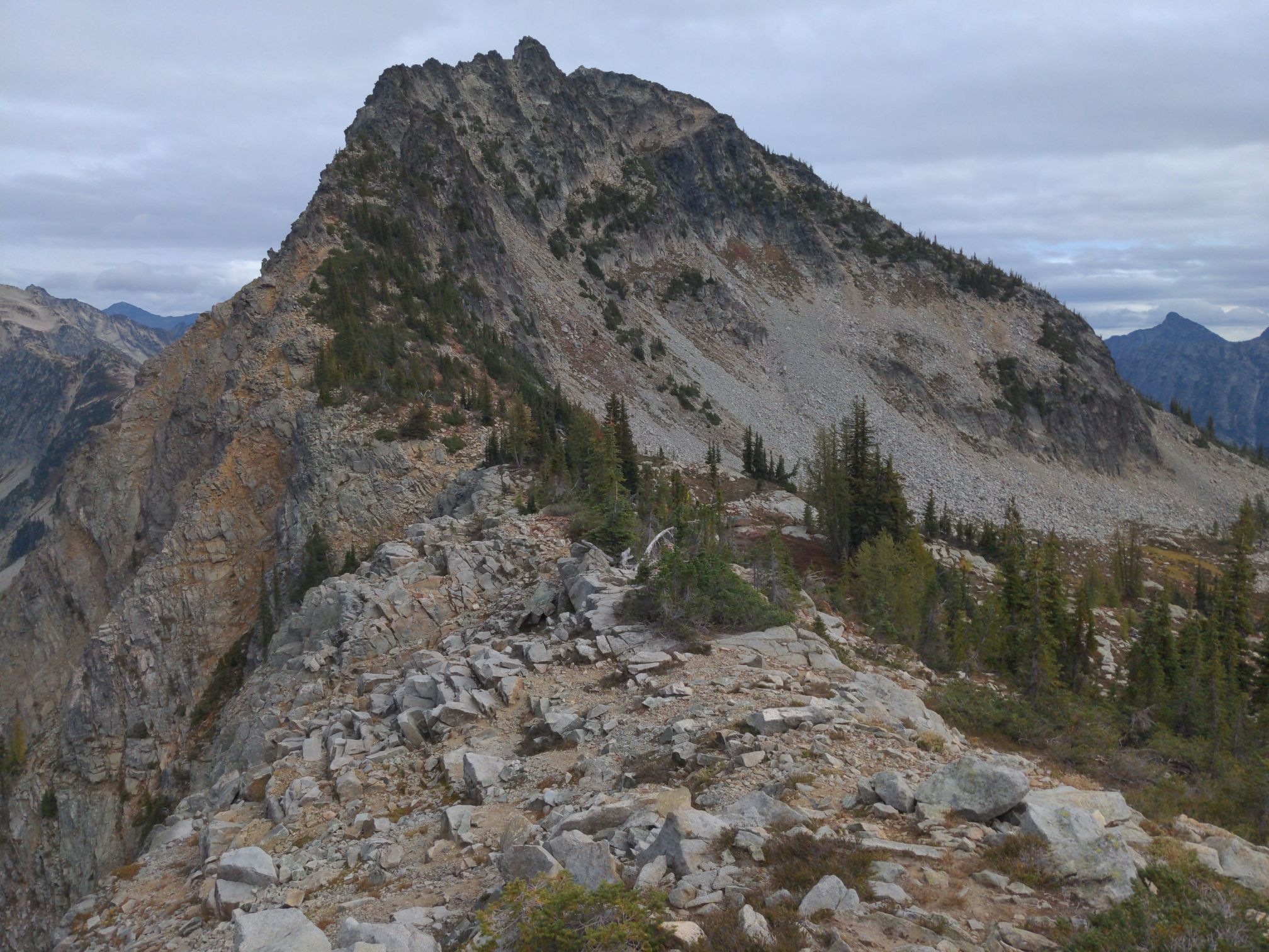 Stiletto Lake, Twisp Pass via Dagger Lake, Stiletto Peak — Washington ...
